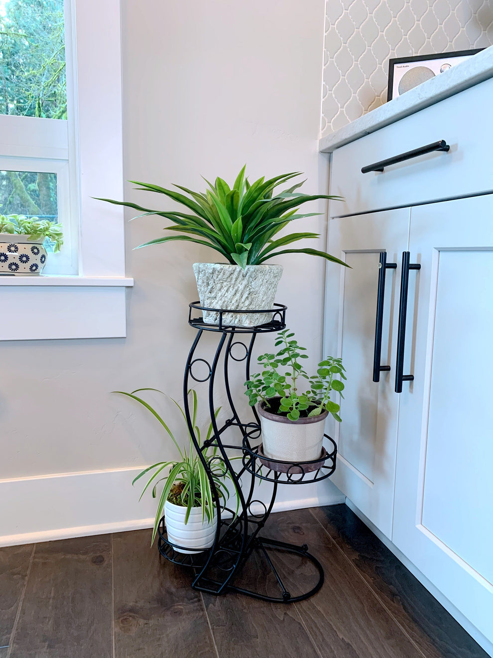 No-Assembly Space-Saving Metal Plant Stand, Indoor & Outdoor Plant Hol ...